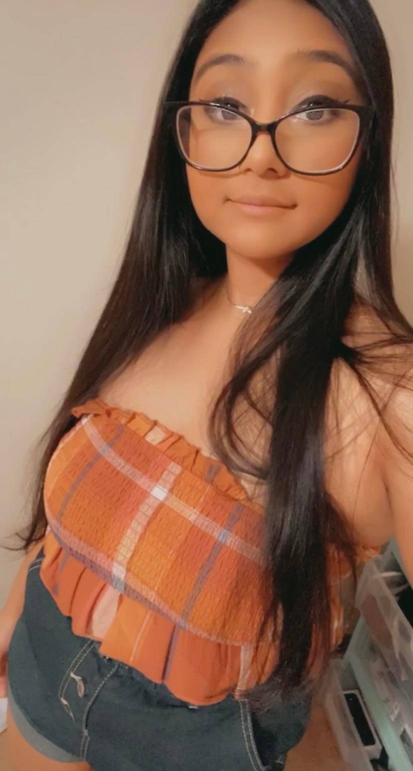 Love wearing shorts and tube tops 🧡 | Scrolller