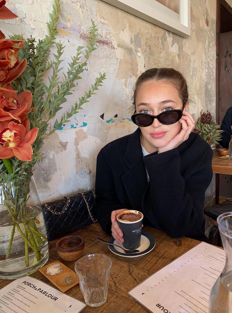 Lovely gal | Scrolller