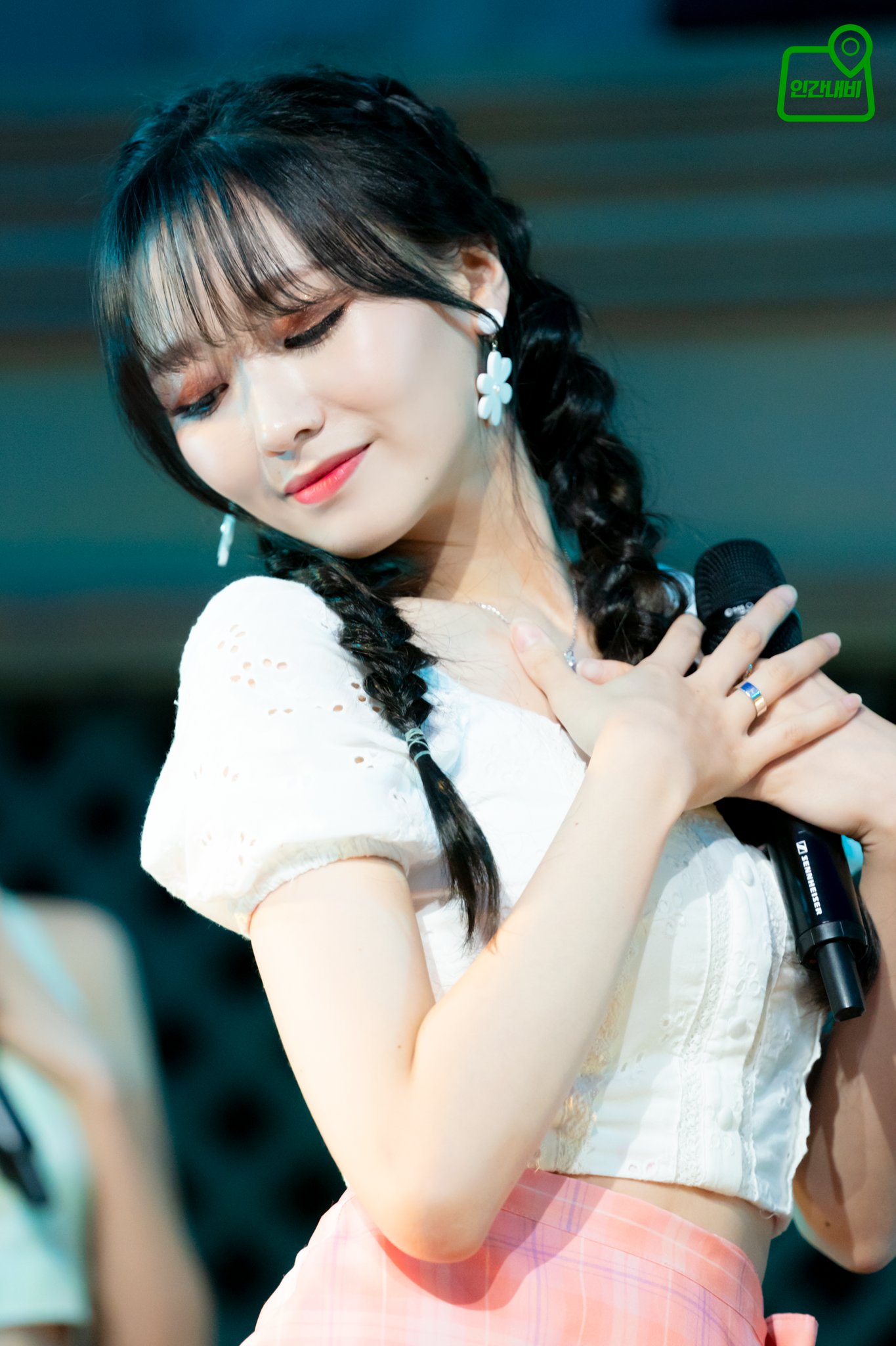 Lovely Sujeong | Scrolller