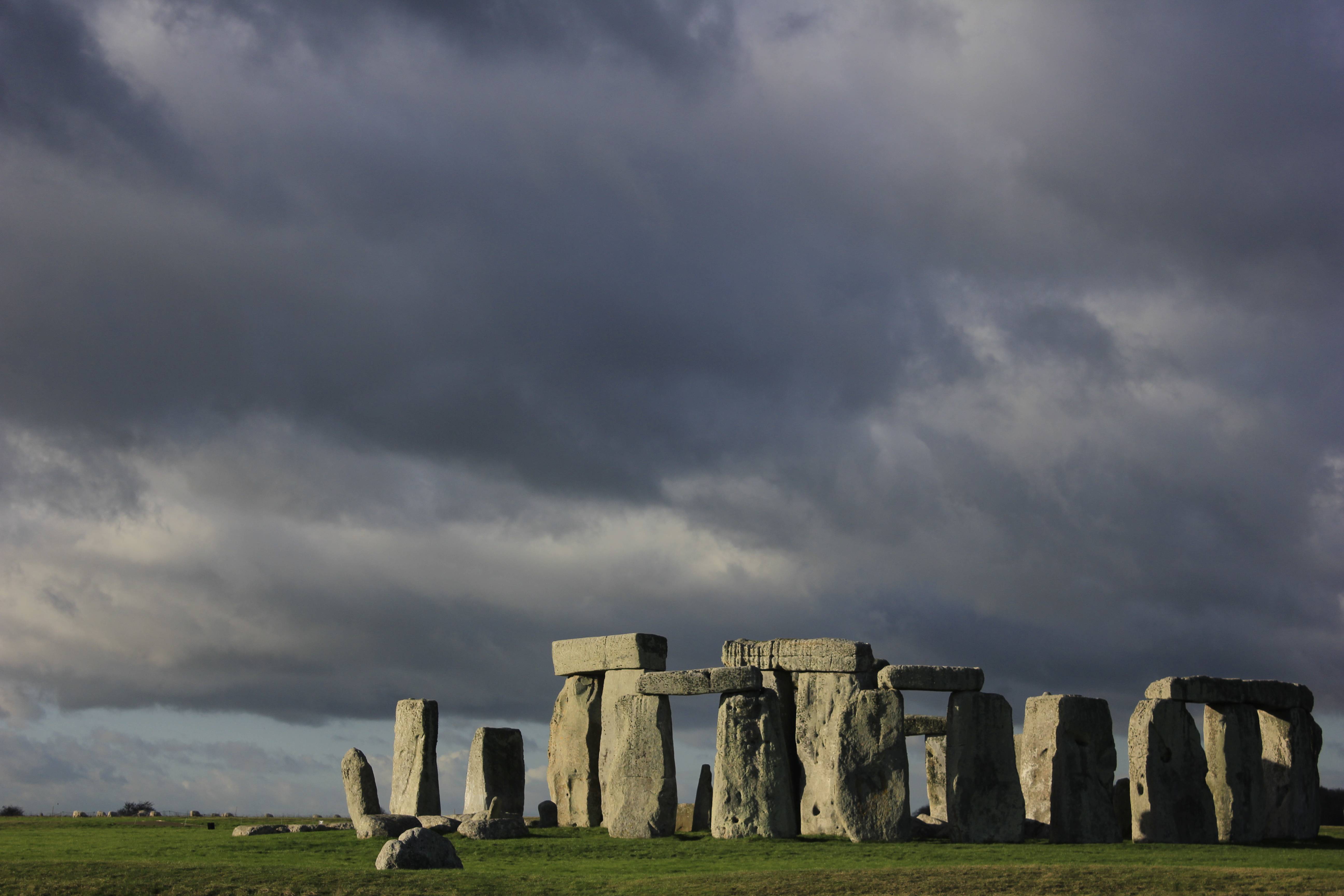 Low winter light on Stonehenge | [OC] (5184 × 3456) | Scrolller
