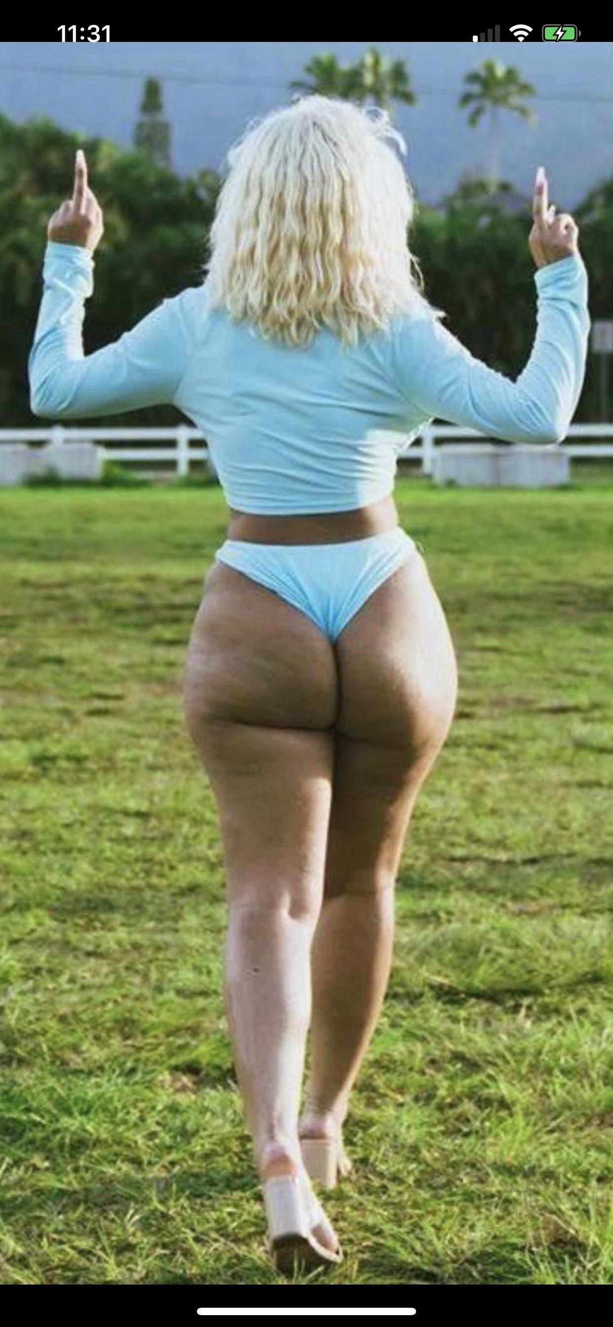 Luv how real her ass looks 😛 | Scrolller