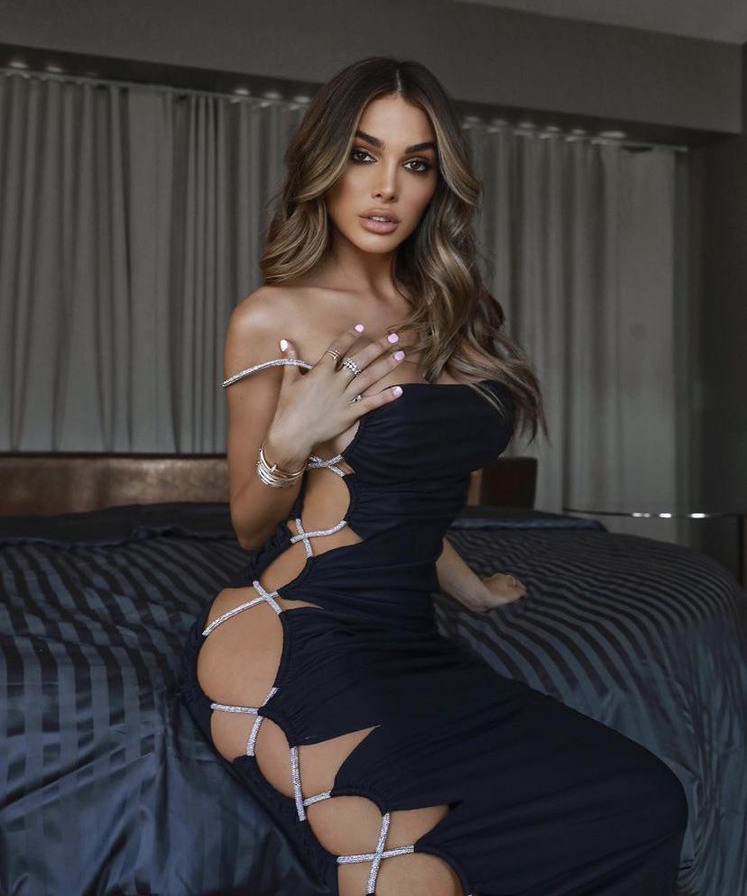 Lyna Perez | Scrolller