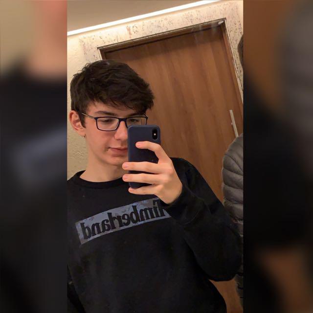 [M18] I'm ugly ? Be honest!! | Scrolller