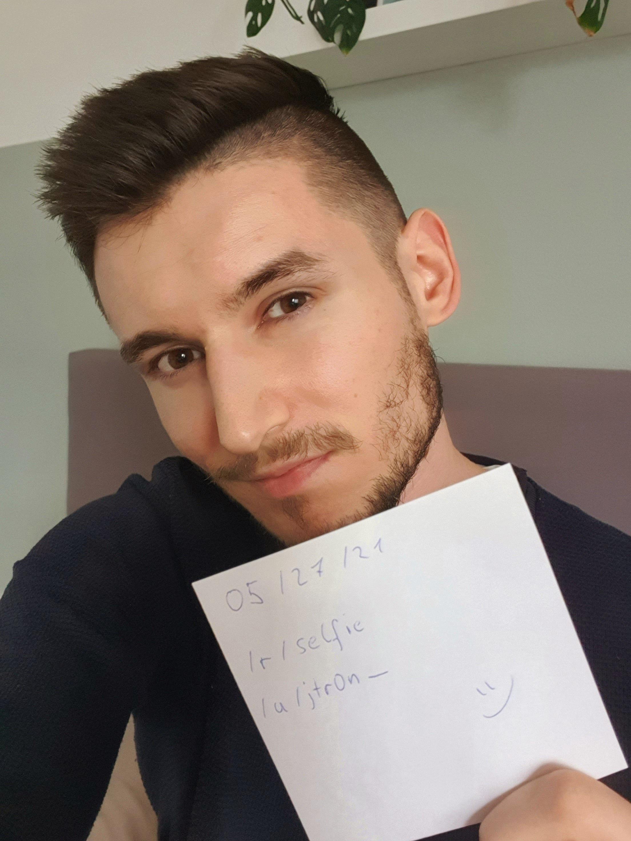 M25 - verification post (: | Scrolller