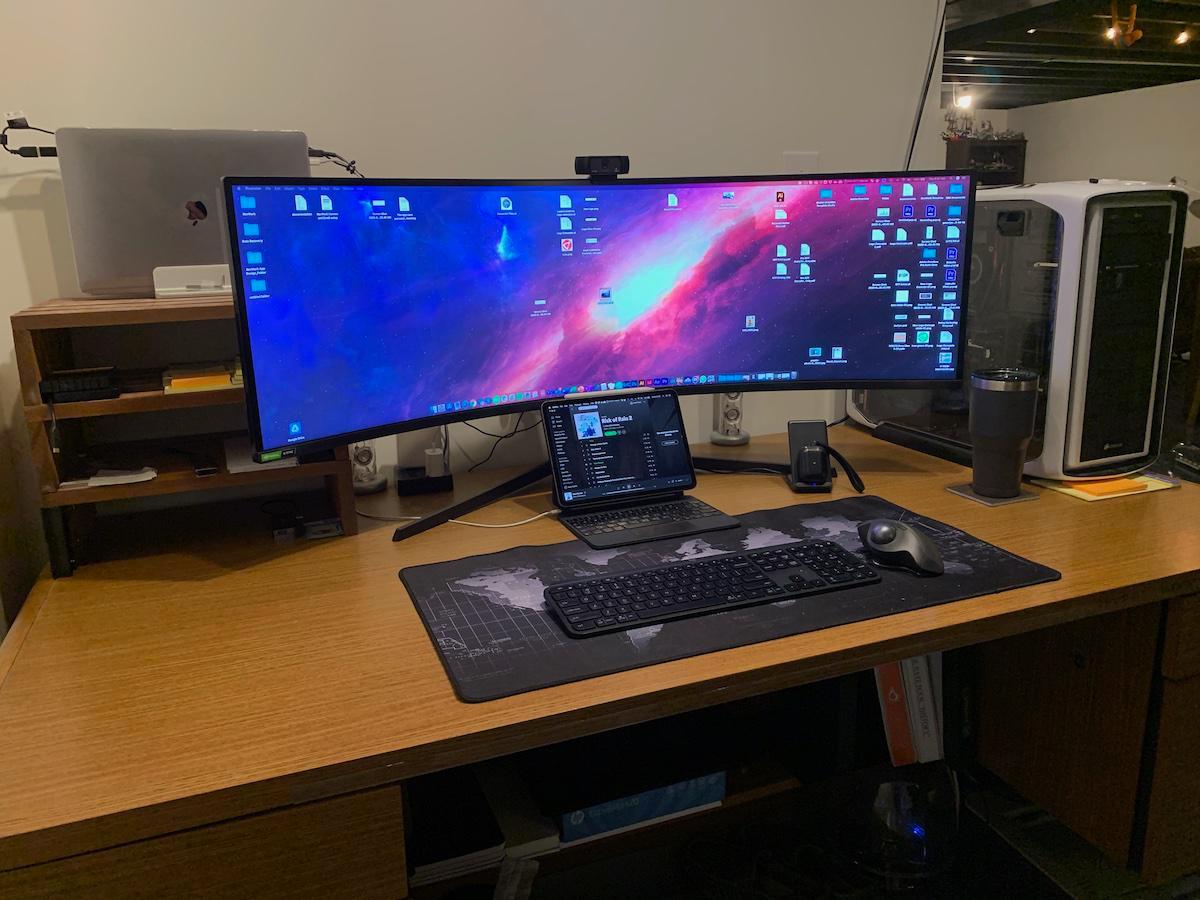 Macbook Pro 16" with G9 Odyssey | Scrolller