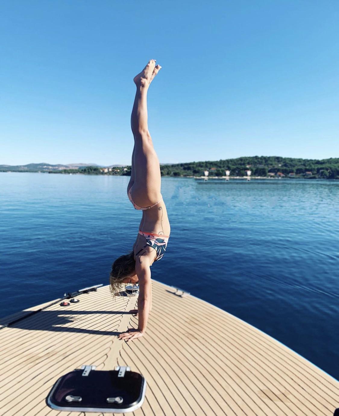 Malia White - Showing off that beautiful body 😍 | Scrolller