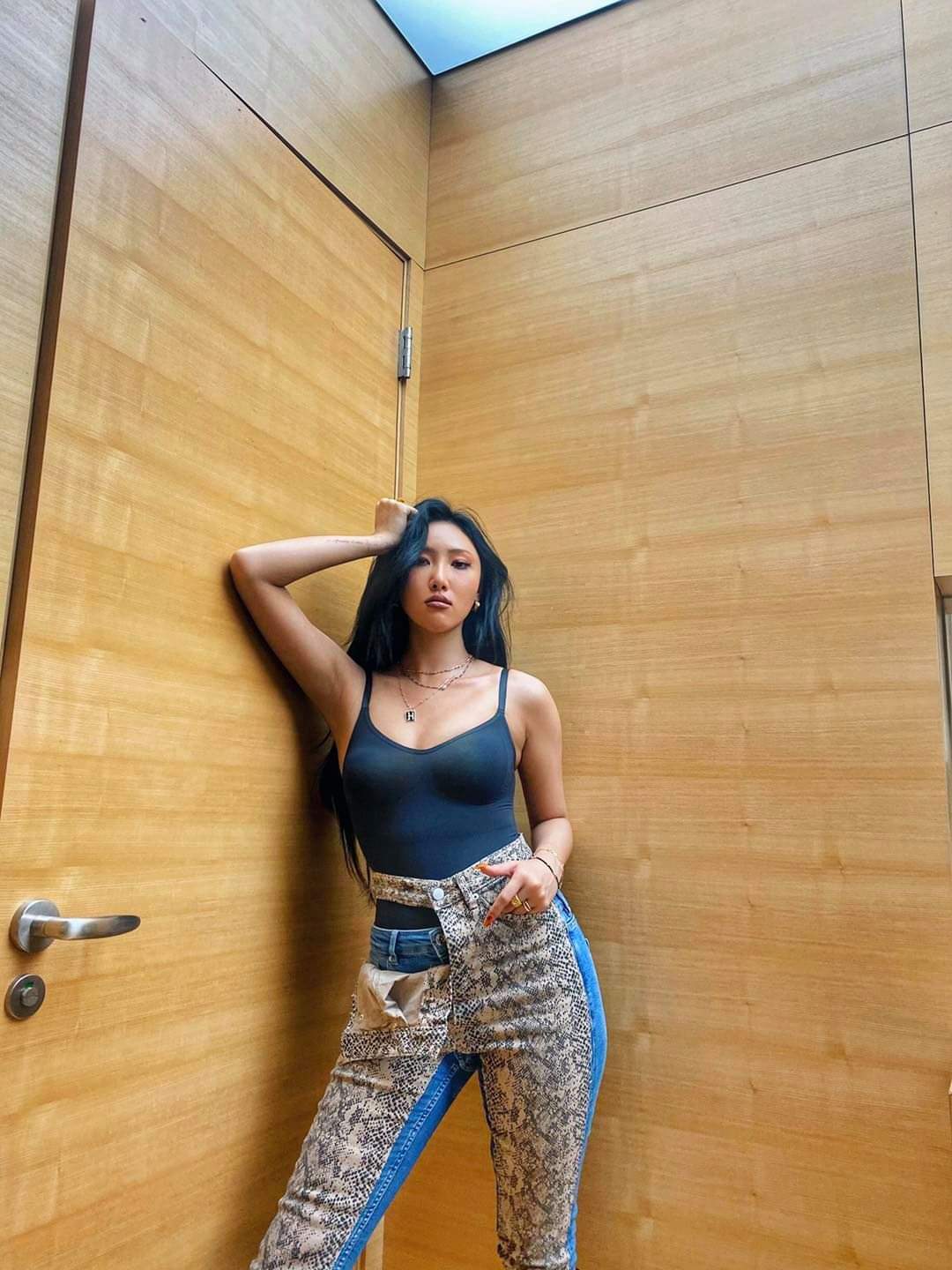 MAMAMOO Hwasa | Scrolller