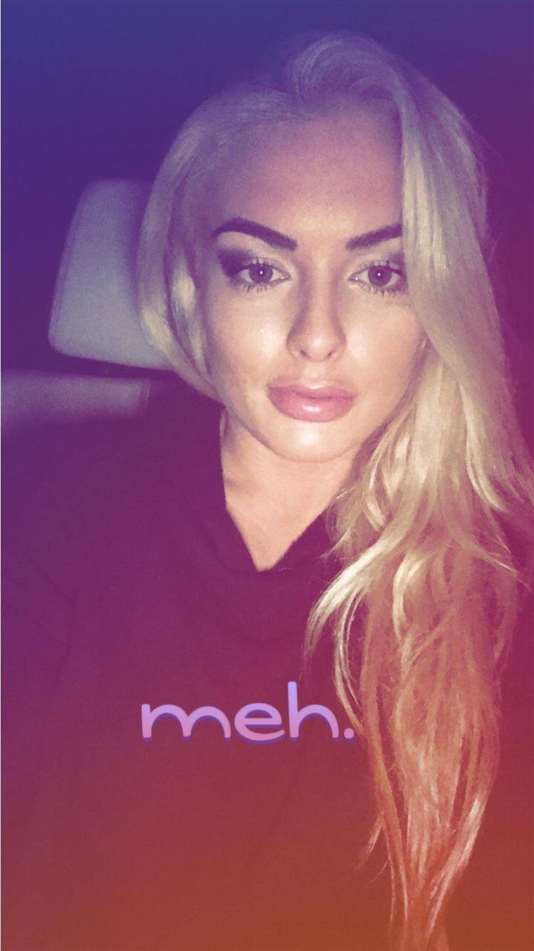 Mandy has some serious DSL | Scrolller