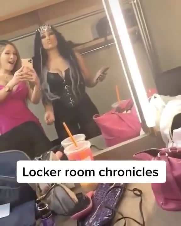 Mandy Leon | Scrolller