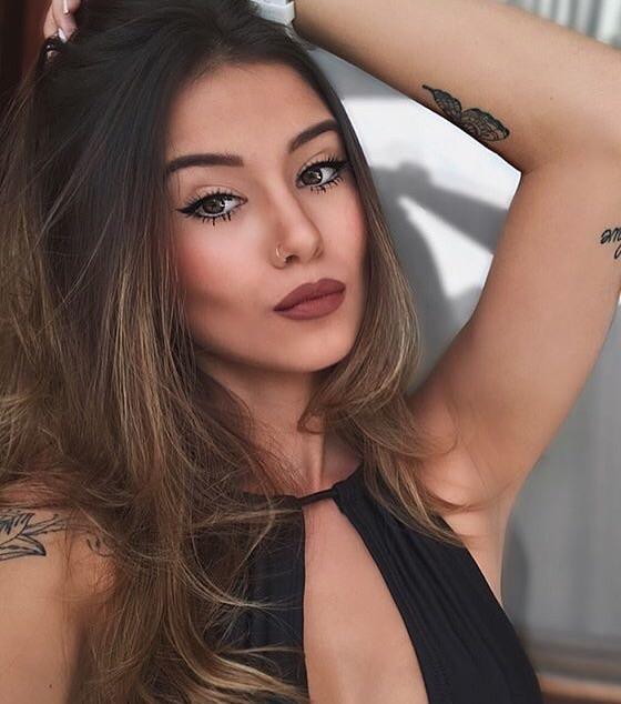 Mari Tavares | Scrolller