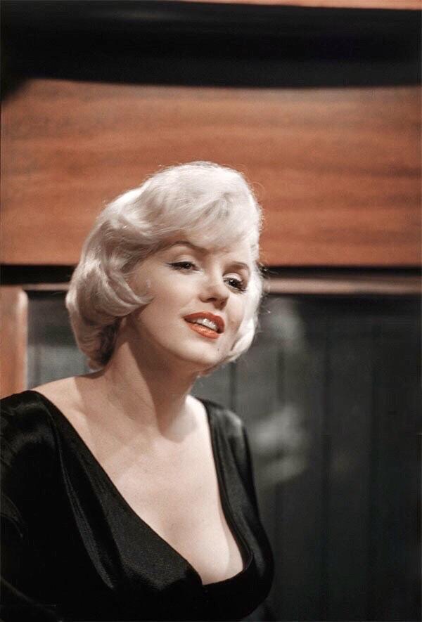Marilyn Monroe on the set of SOME LIKE IT HOT (1959). | Scrolller