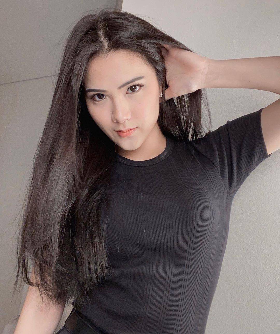 Marvelyn Calista | Scrolller