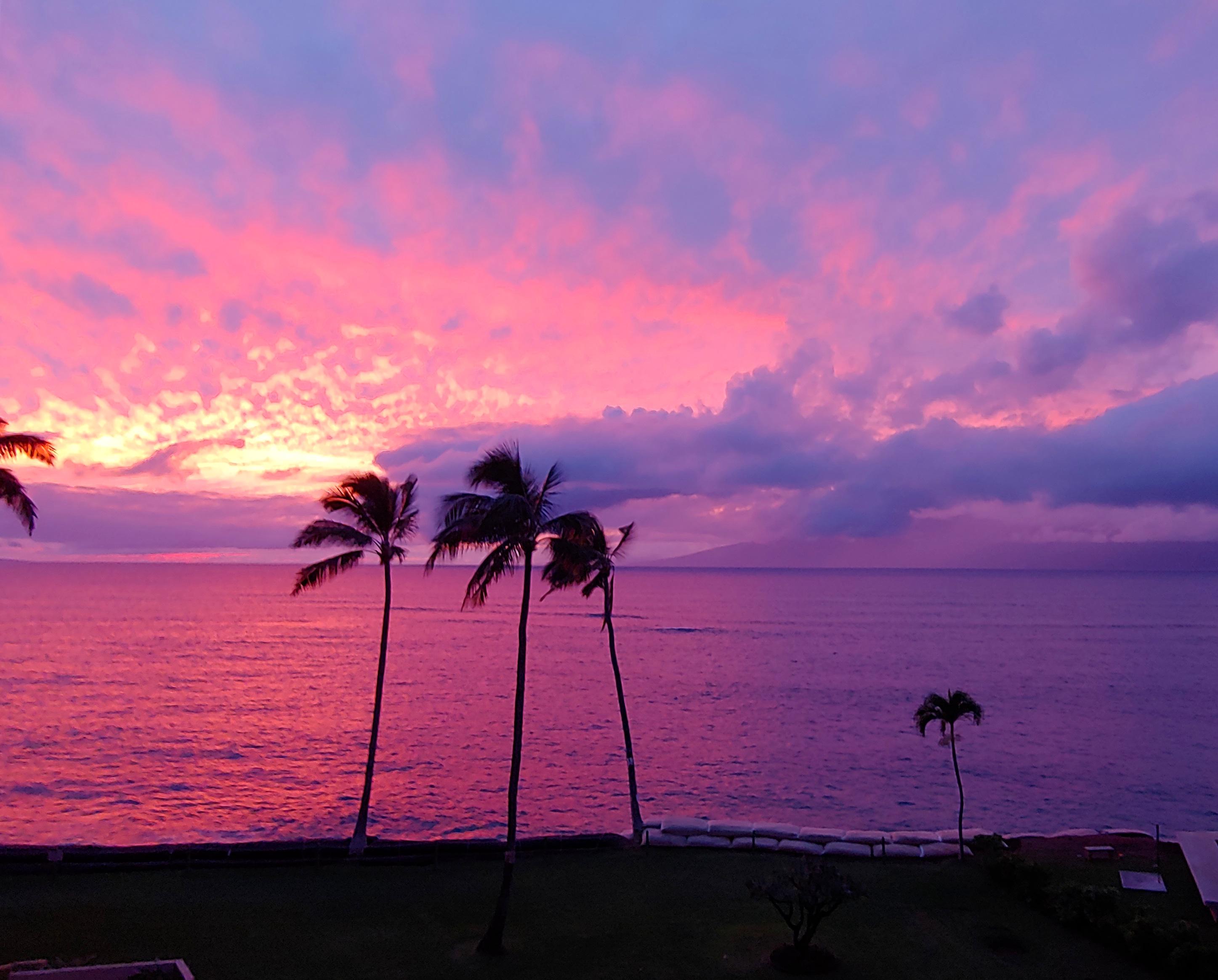 Maui sunset (view from my hotel balcony) | Scrolller
