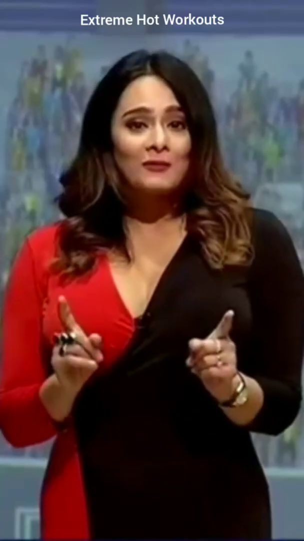 Mayanti flaunting her BAZOOKAS | Scrolller