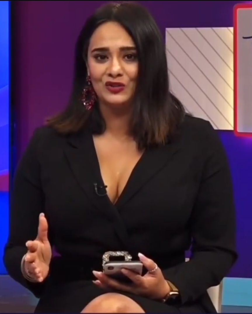 Mayanti Langer Deep Cleavage Show! | Scrolller