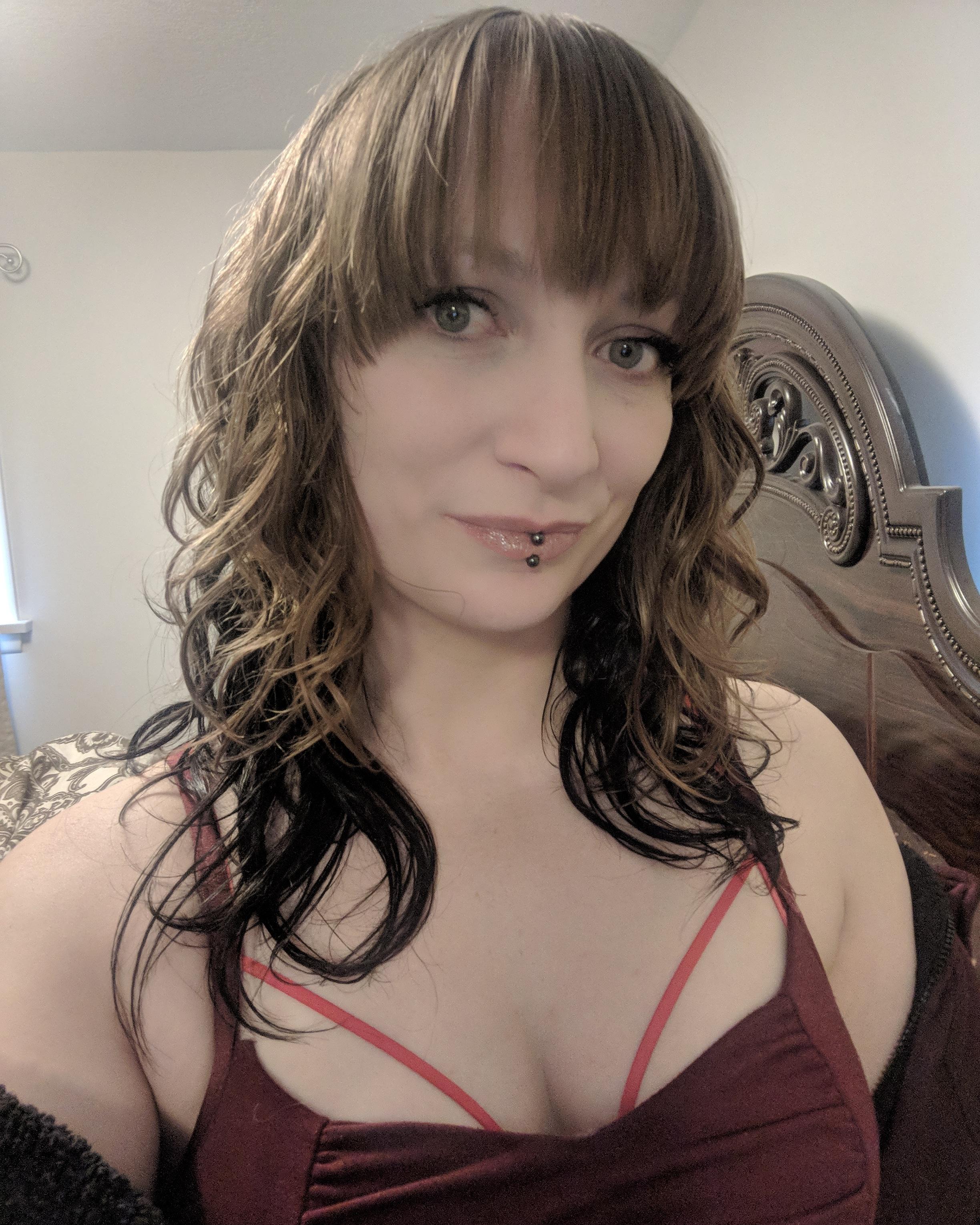 Me before I got my hair layered. green eyes 😊 | Scrolller