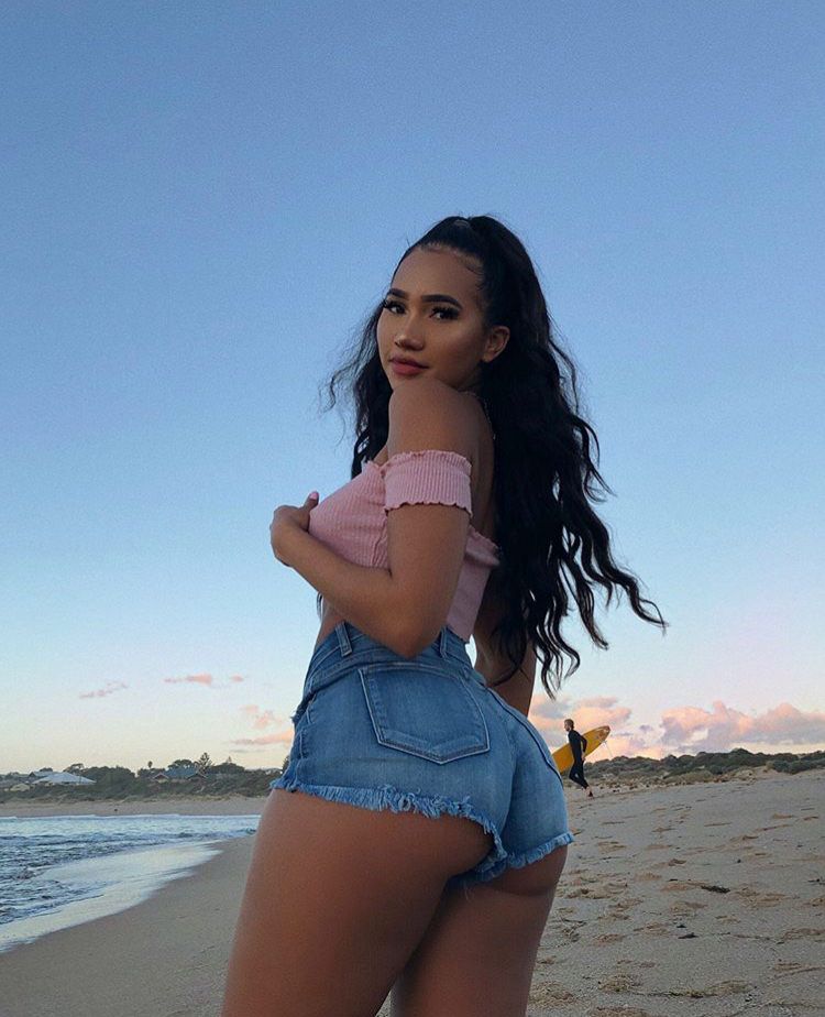 Meg Kylie | Scrolller