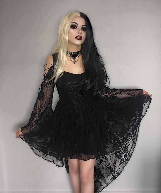 Meg Mayhem | Scrolller