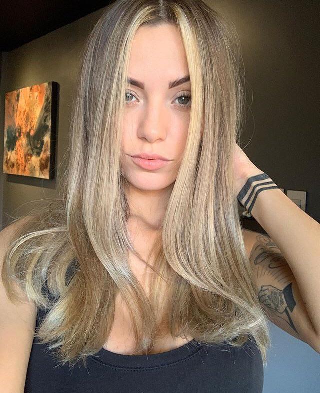 Melanie Pavola | Scrolller