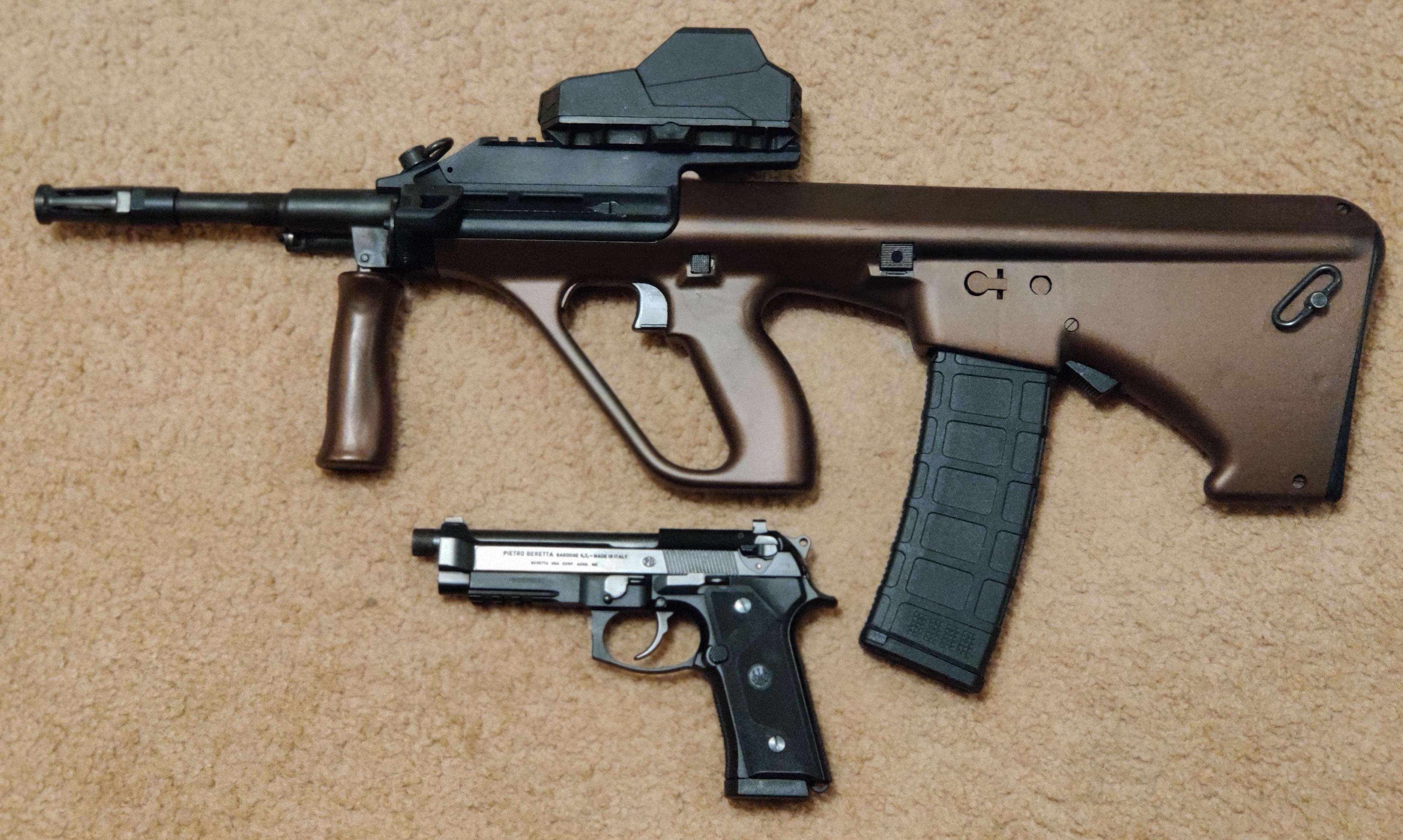Merry Christmas everyone! Steyr AUG A3 M1 and Beretta M9A3 probably makes the perfect pair ...