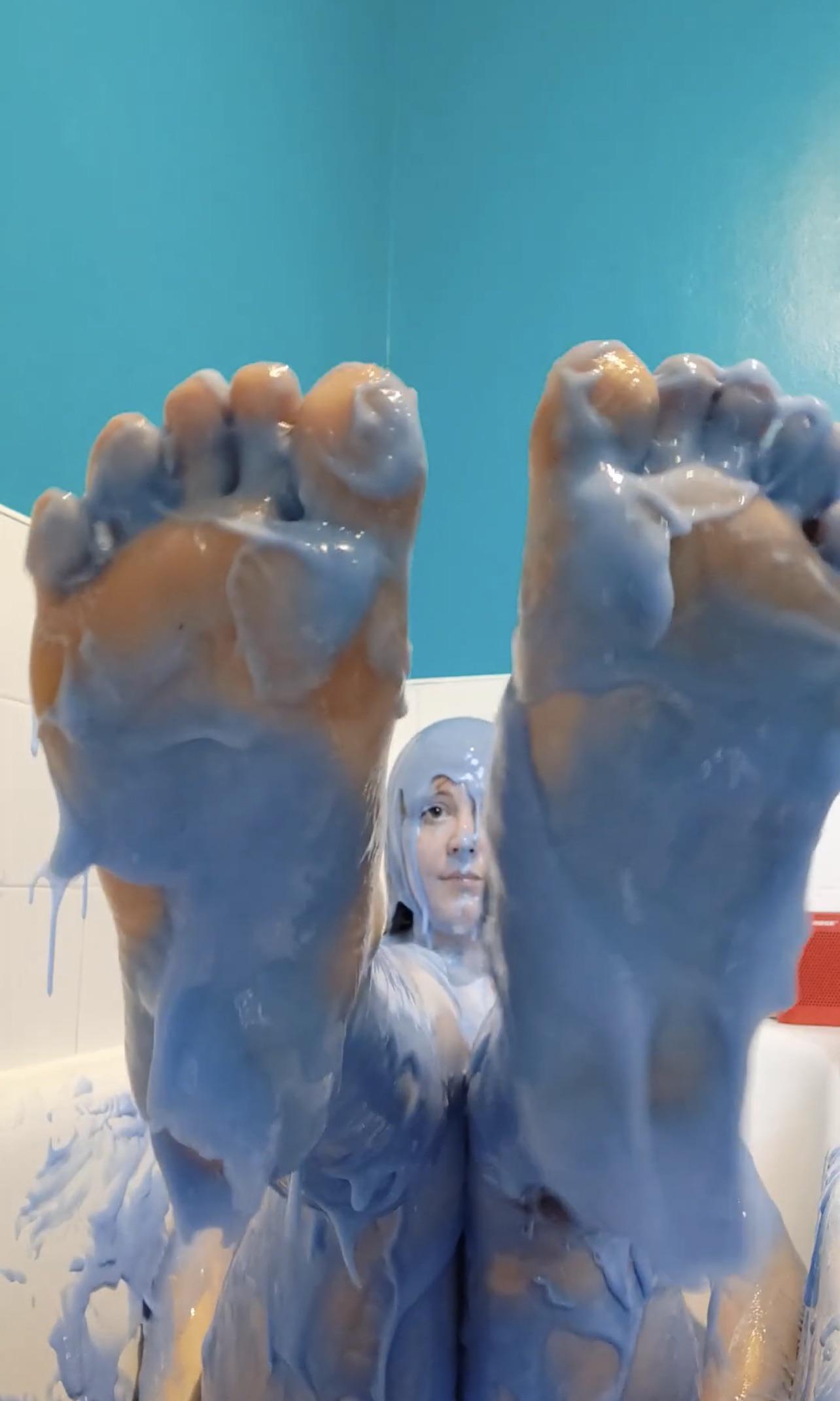 Messy gunge feets | Scrolller