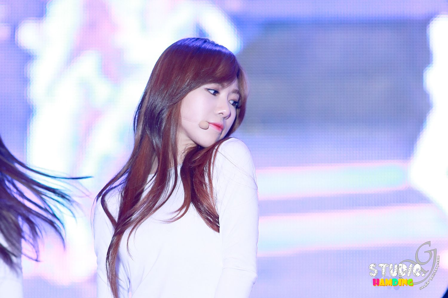 mic stuck to cheek | Scrolller