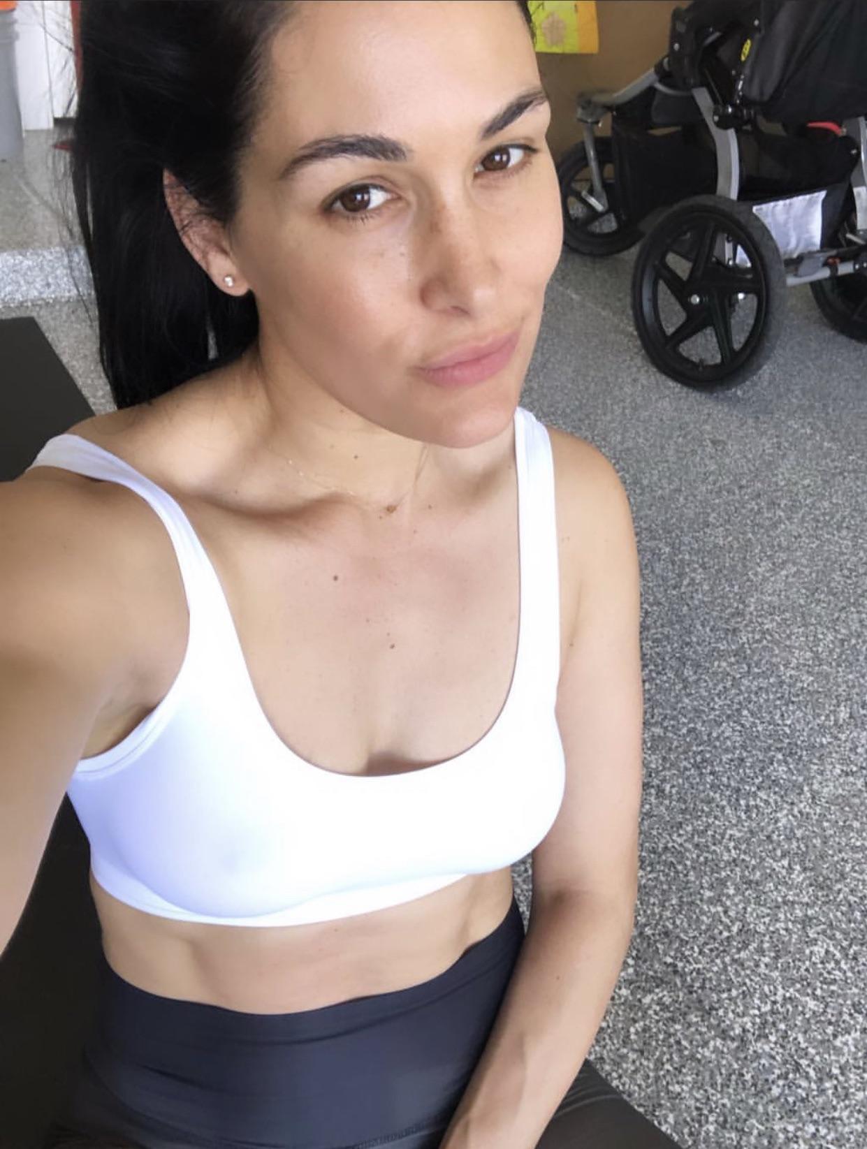 Mid workout selfie | Scrolller