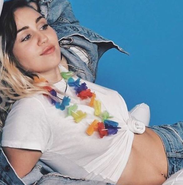 Miley posing | Scrolller