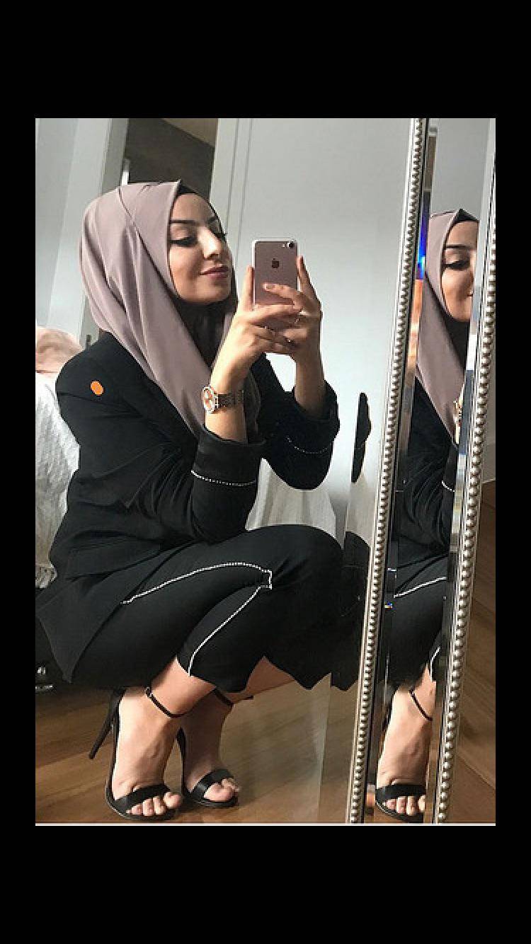 Milf material 🤤 | Scrolller