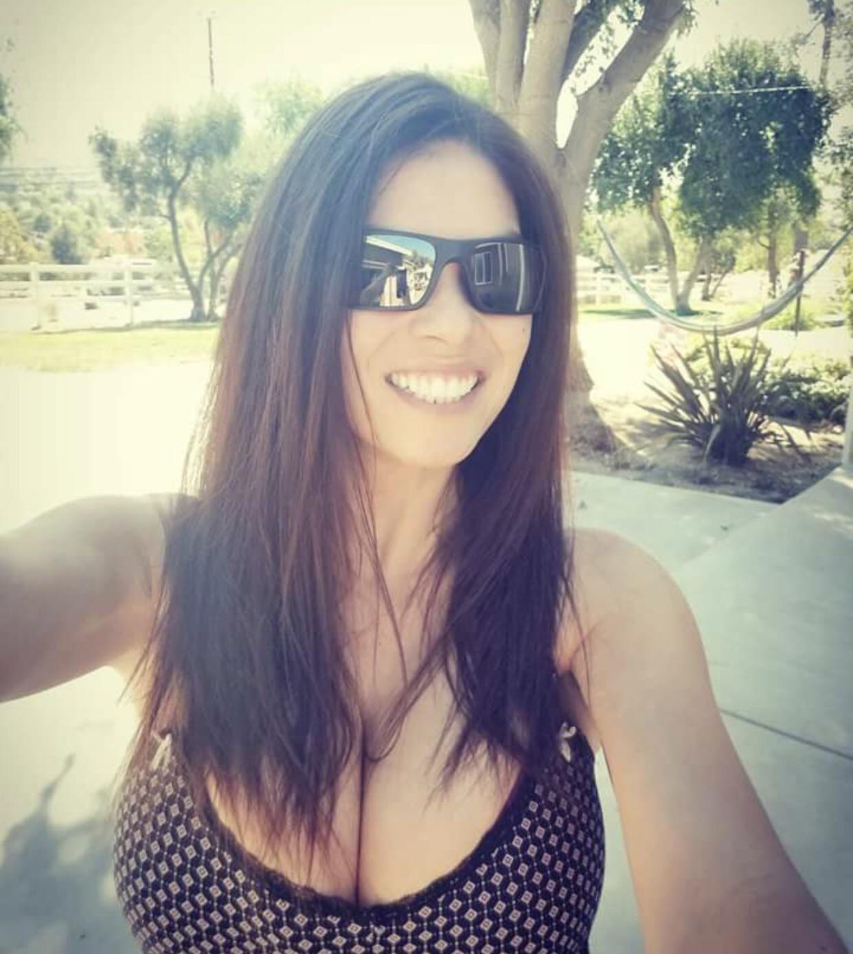 MILF REVIEW #4 (REVIEW PINNED IN COMMENTS) | Scrolller