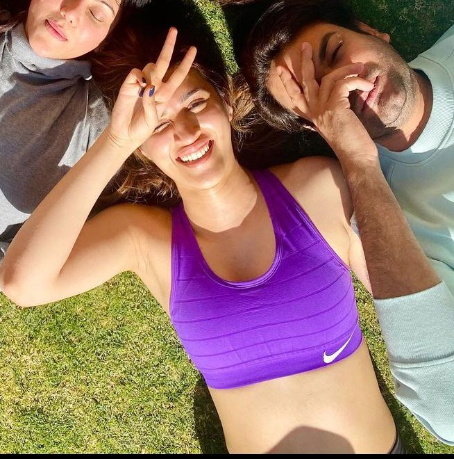 Milky smooth armpit of Kriti Sanon | Scrolller