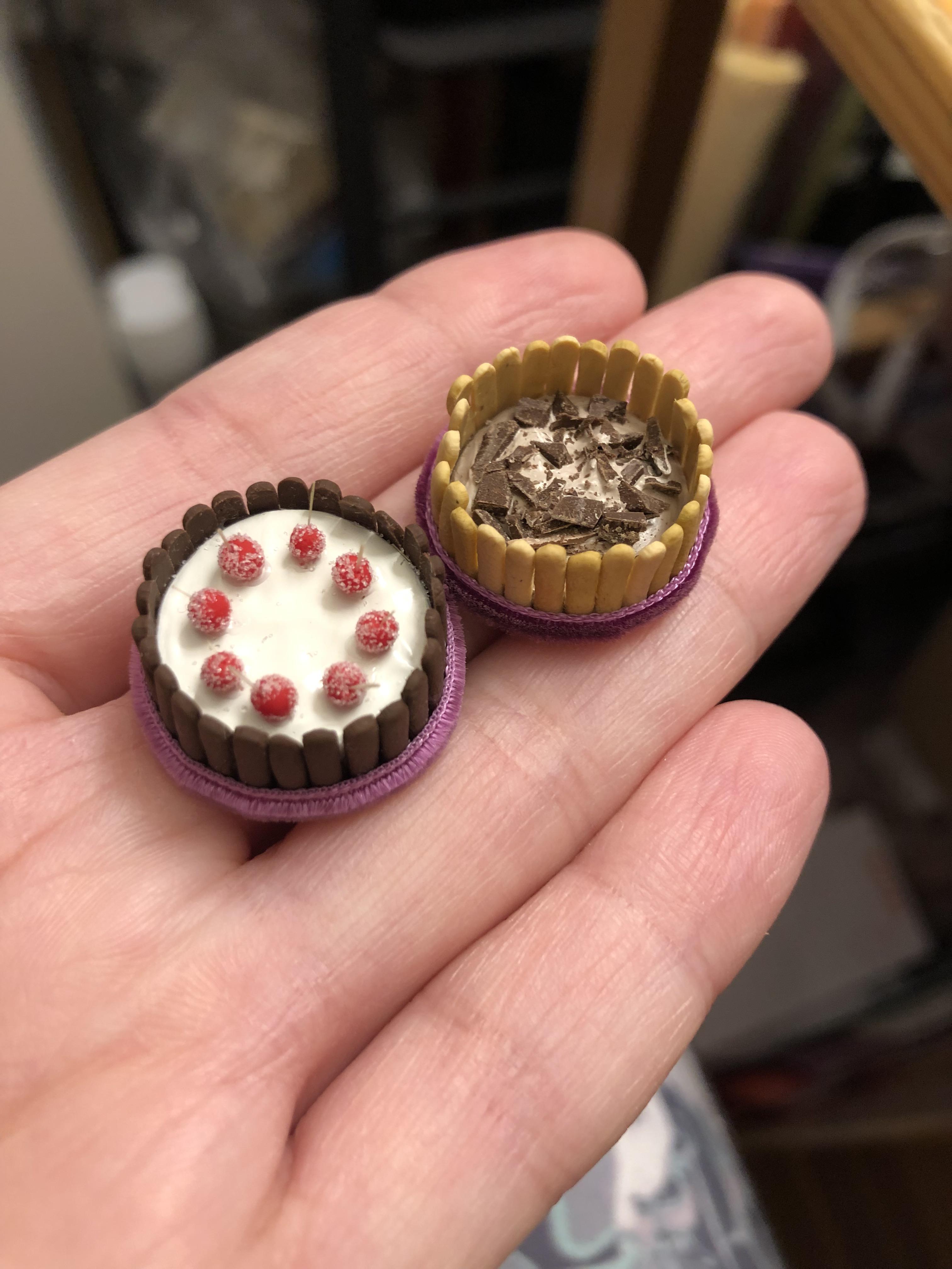 Mini cakes...about 26 ladyfingers on each | Scrolller