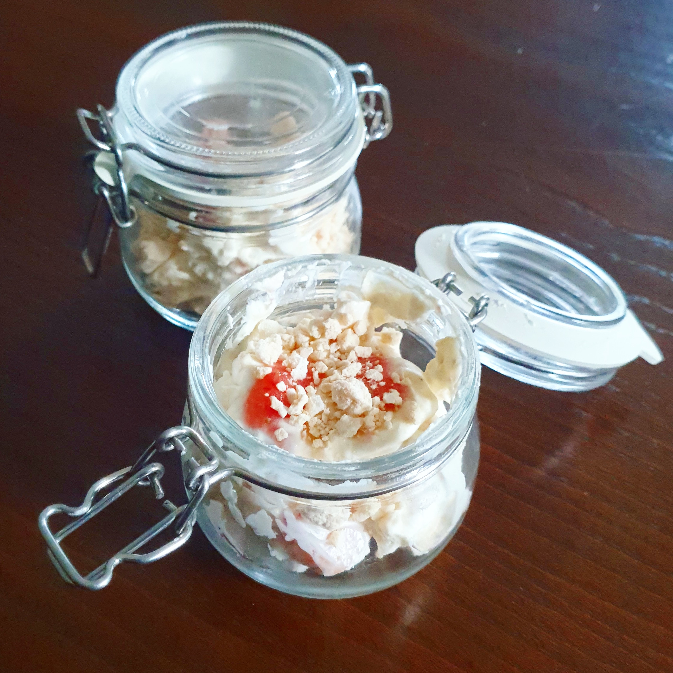 Miniature Eton mess jars | Scrolller