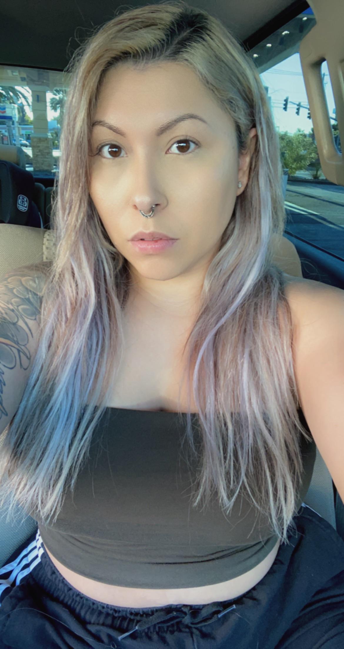 Minimal makeup for a Sunday [Over 18] MILF | Scrolller