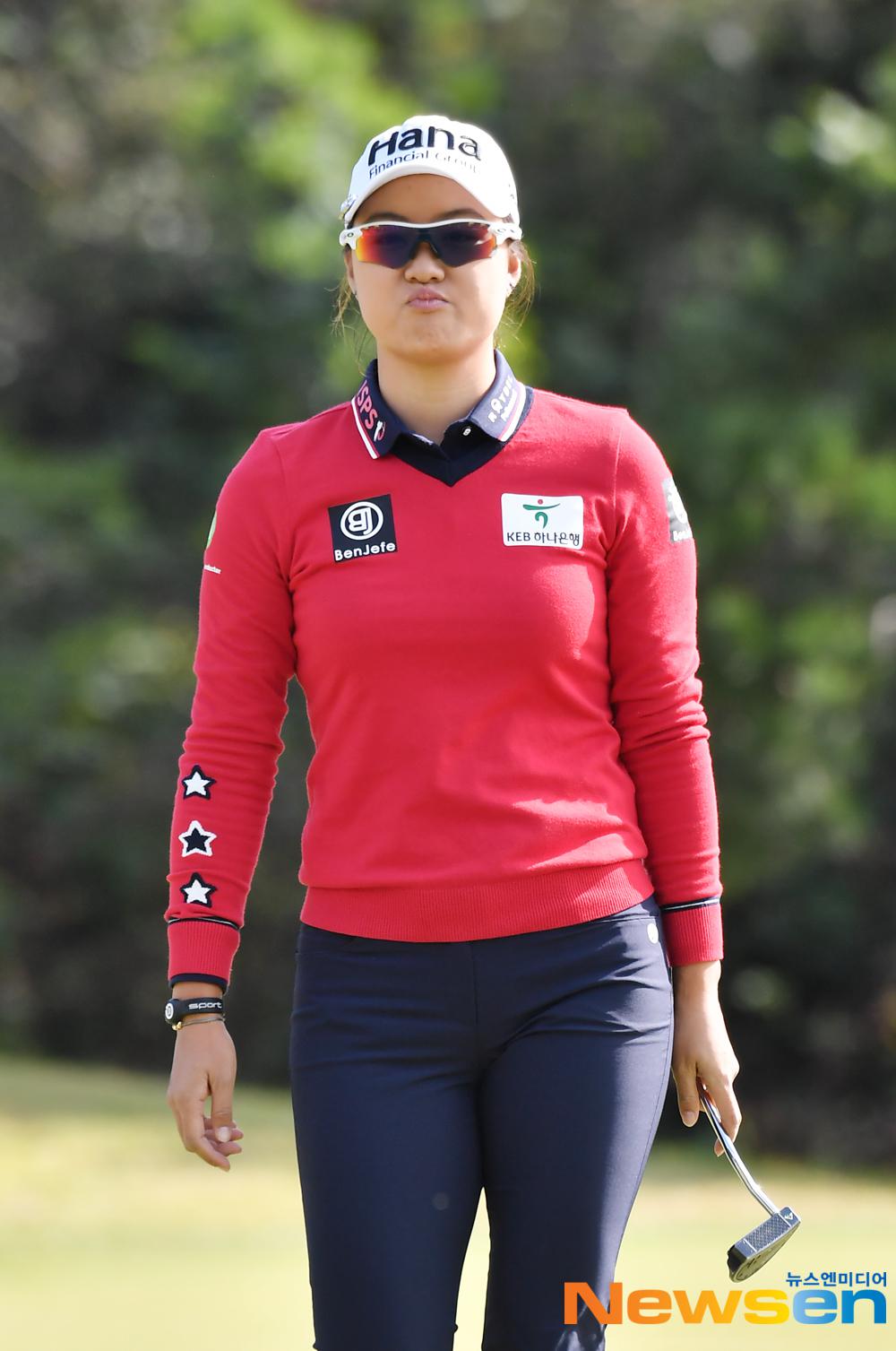 Minjee Lee | Scrolller