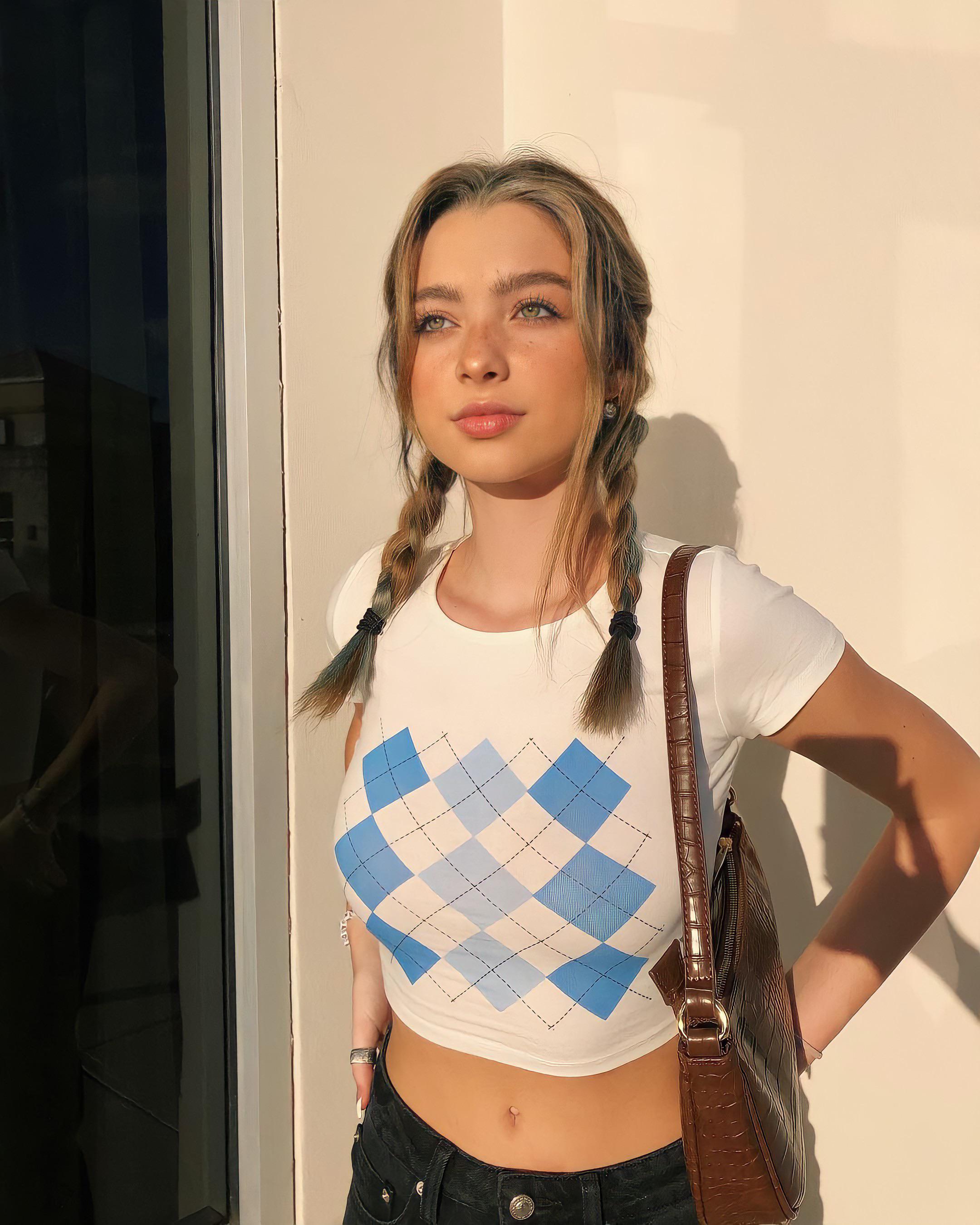 Mishka Silva | Scrolller