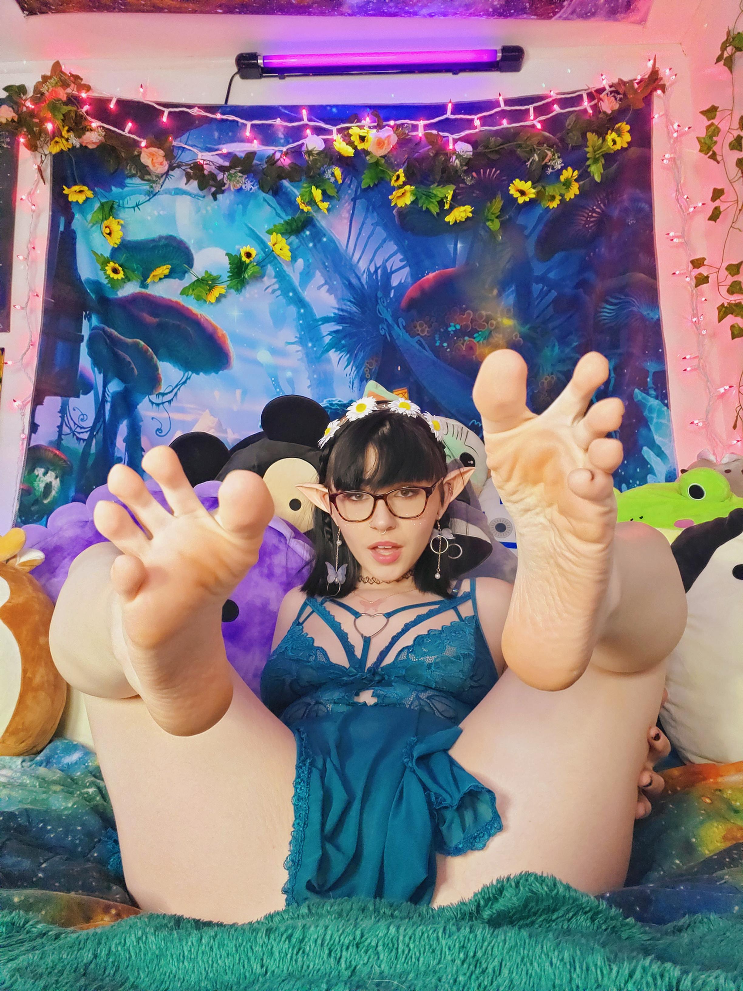 Mmmm big stretchies | Scrolller