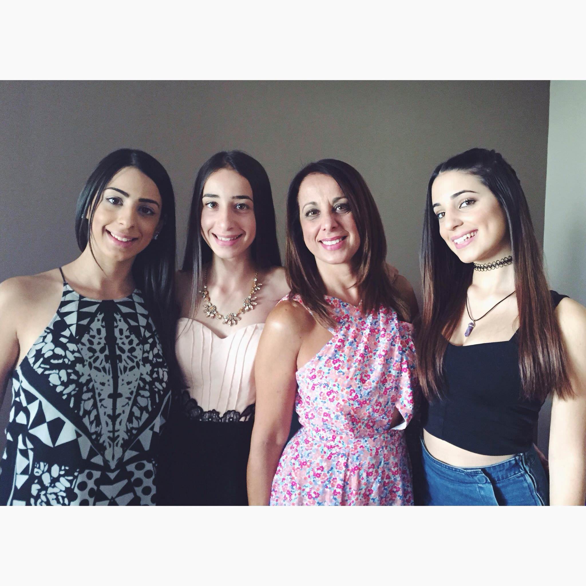 mom + 4 daughters | Scrolller