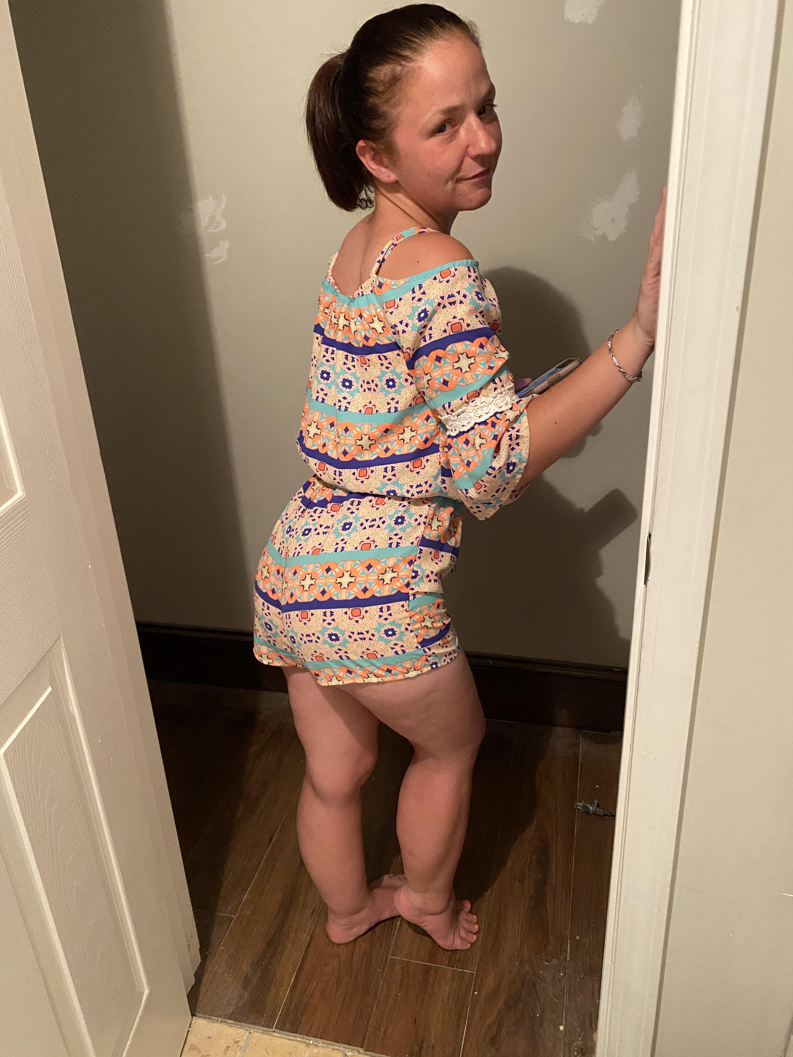 Momma legs | Scrolller