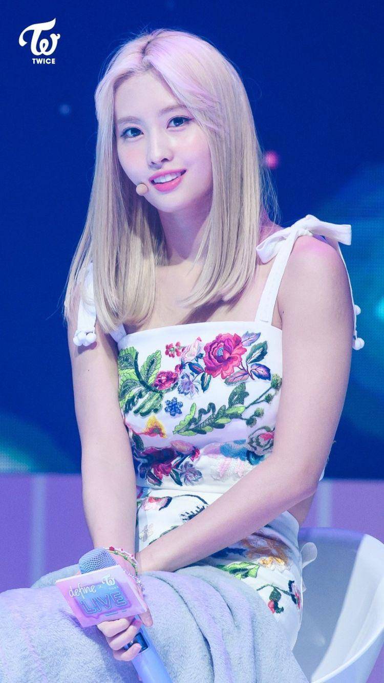 Momo Scrolller