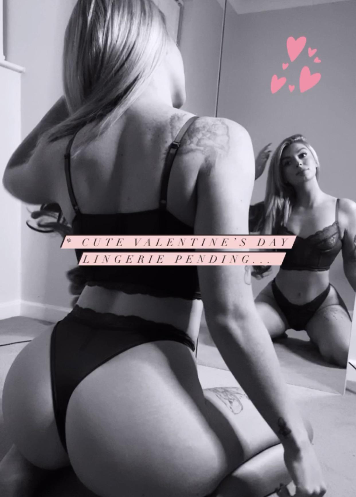 Monochrome Beth | Scrolller