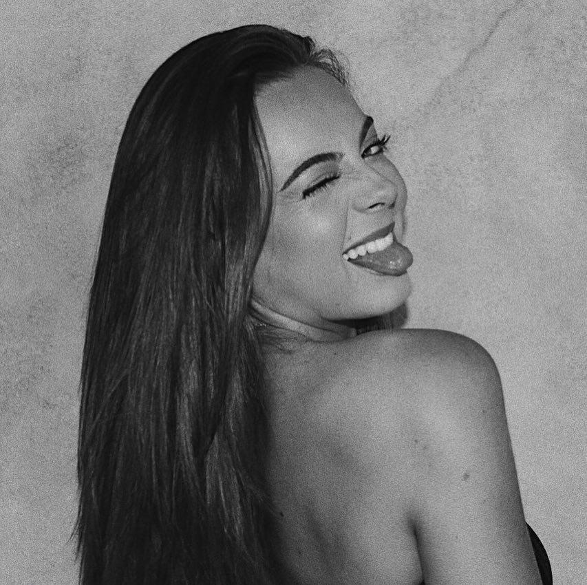 Mood (MIC) | Scrolller