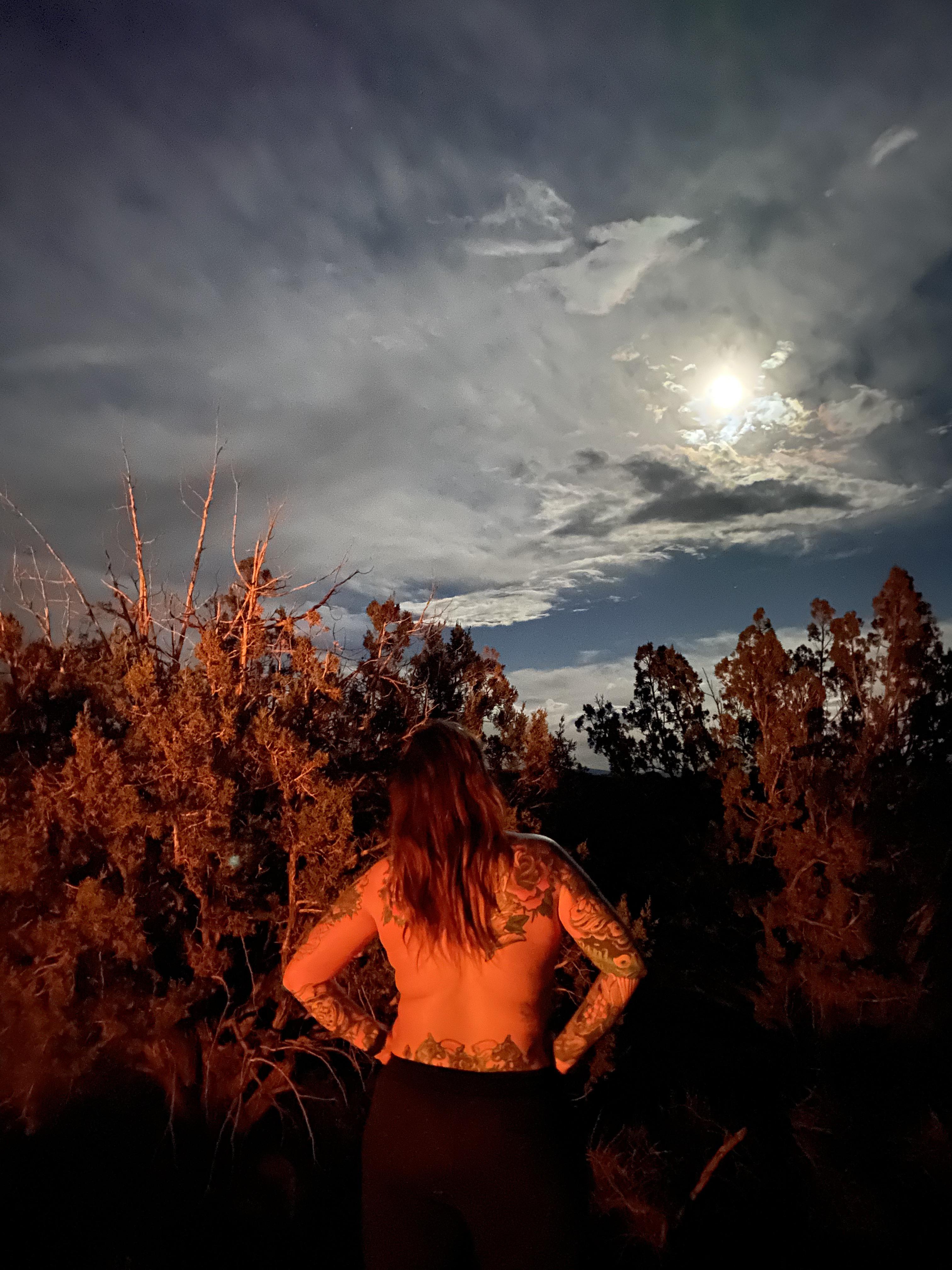 Moon bathing ;) | Scrolller