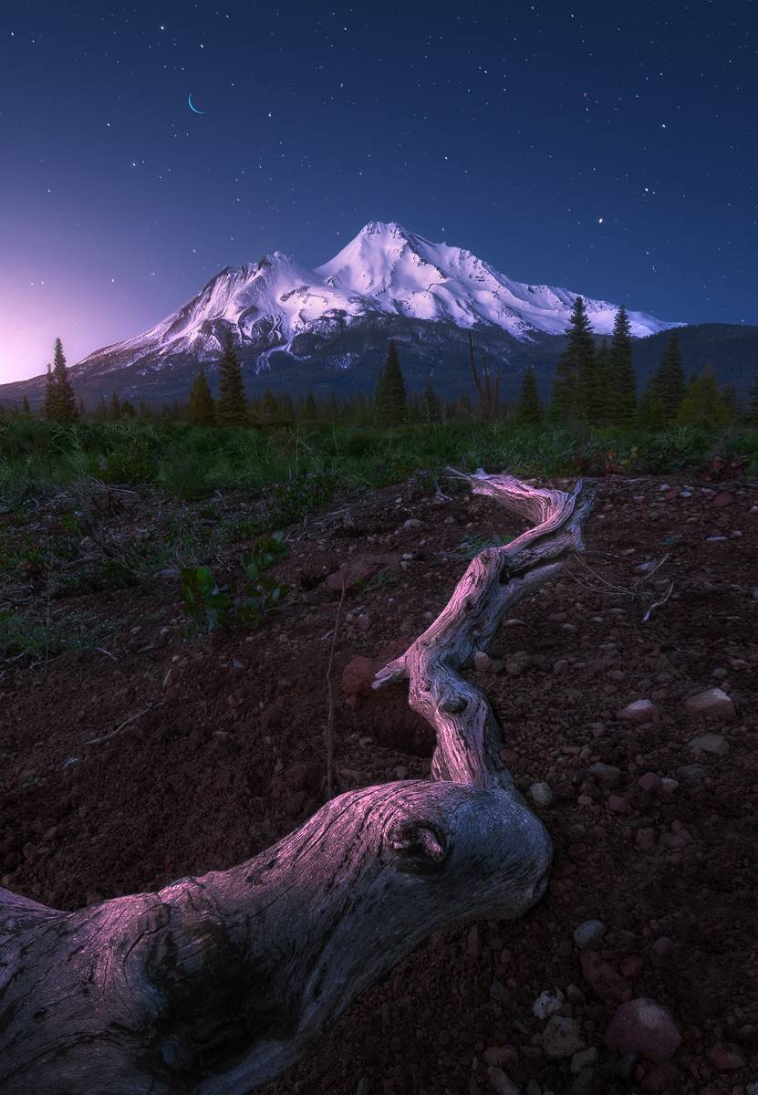 Mount Shasta on a clear night, by Victor Carreiro [1200x800] [OC] | Scrolller