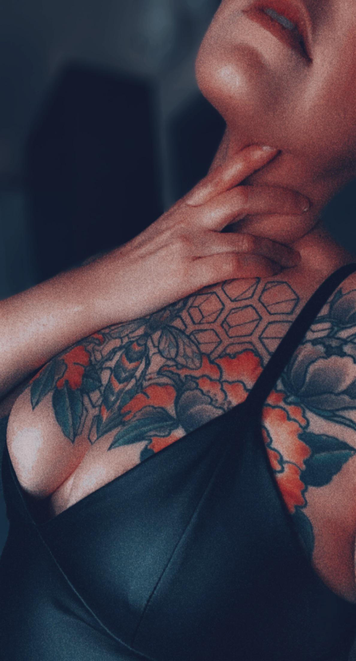 Discover more like OnlyFansInked: Move over Beyoncé, there’s a new Queen Bee in town... 🐝🖤 and ...