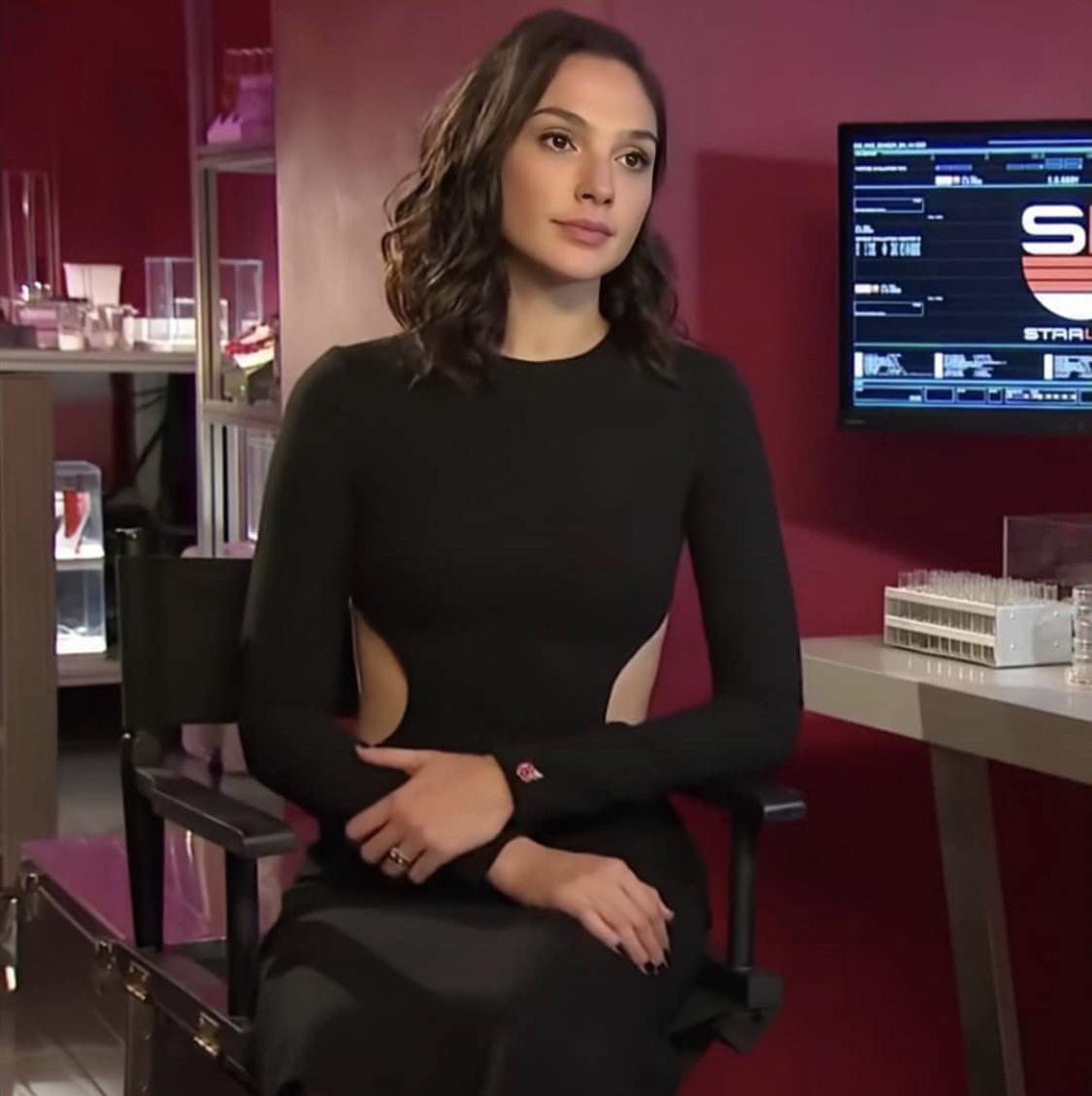 Mrs. Gadot | Scrolller