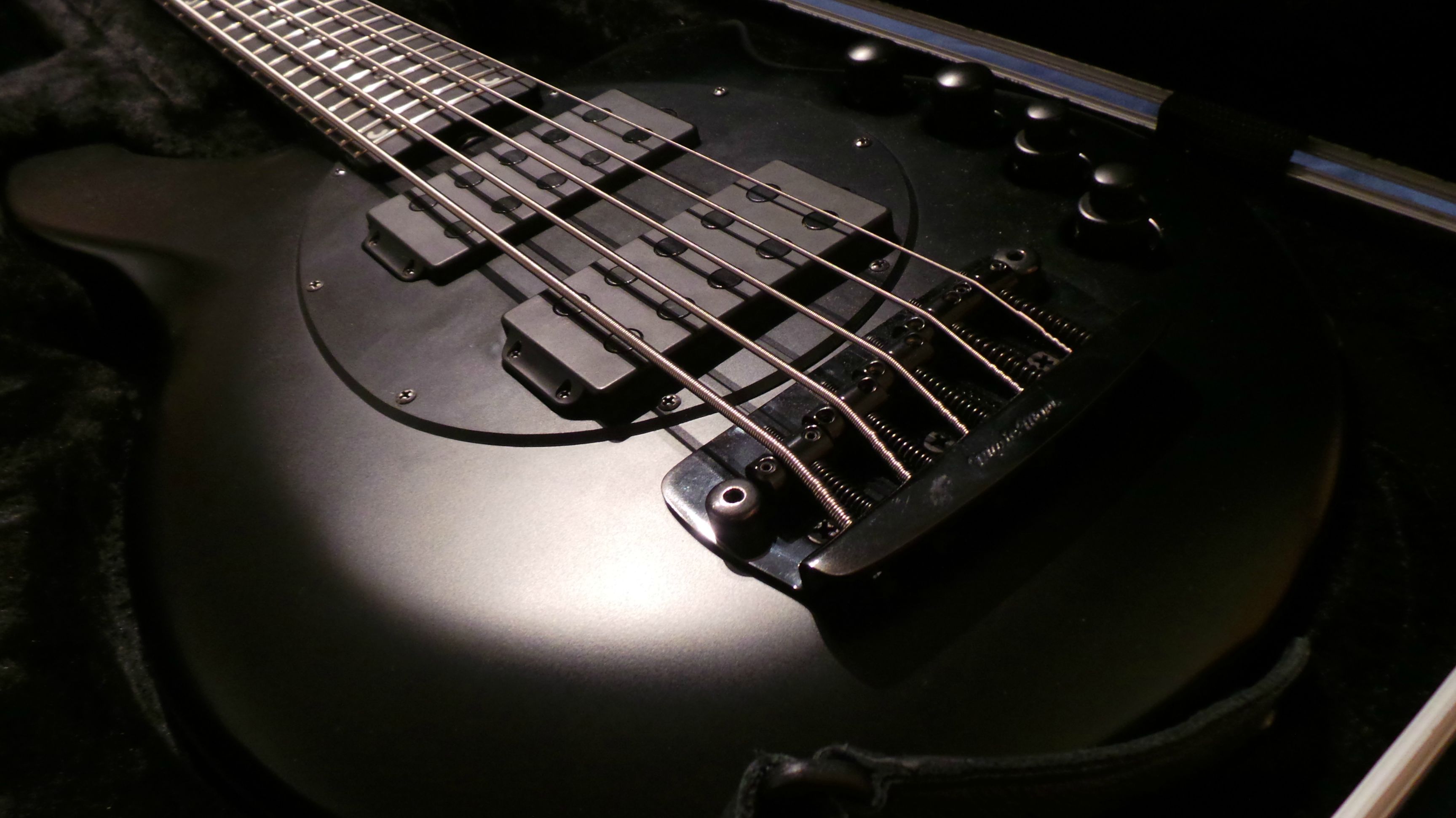 Musicman Bongo 5 HH Stealth [4608x2592] | Scrolller