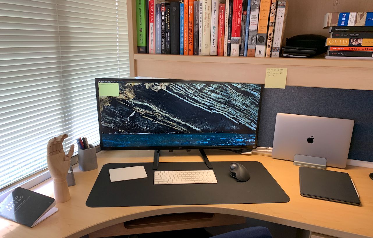 My College MacBook Pro Setup | Scrolller
