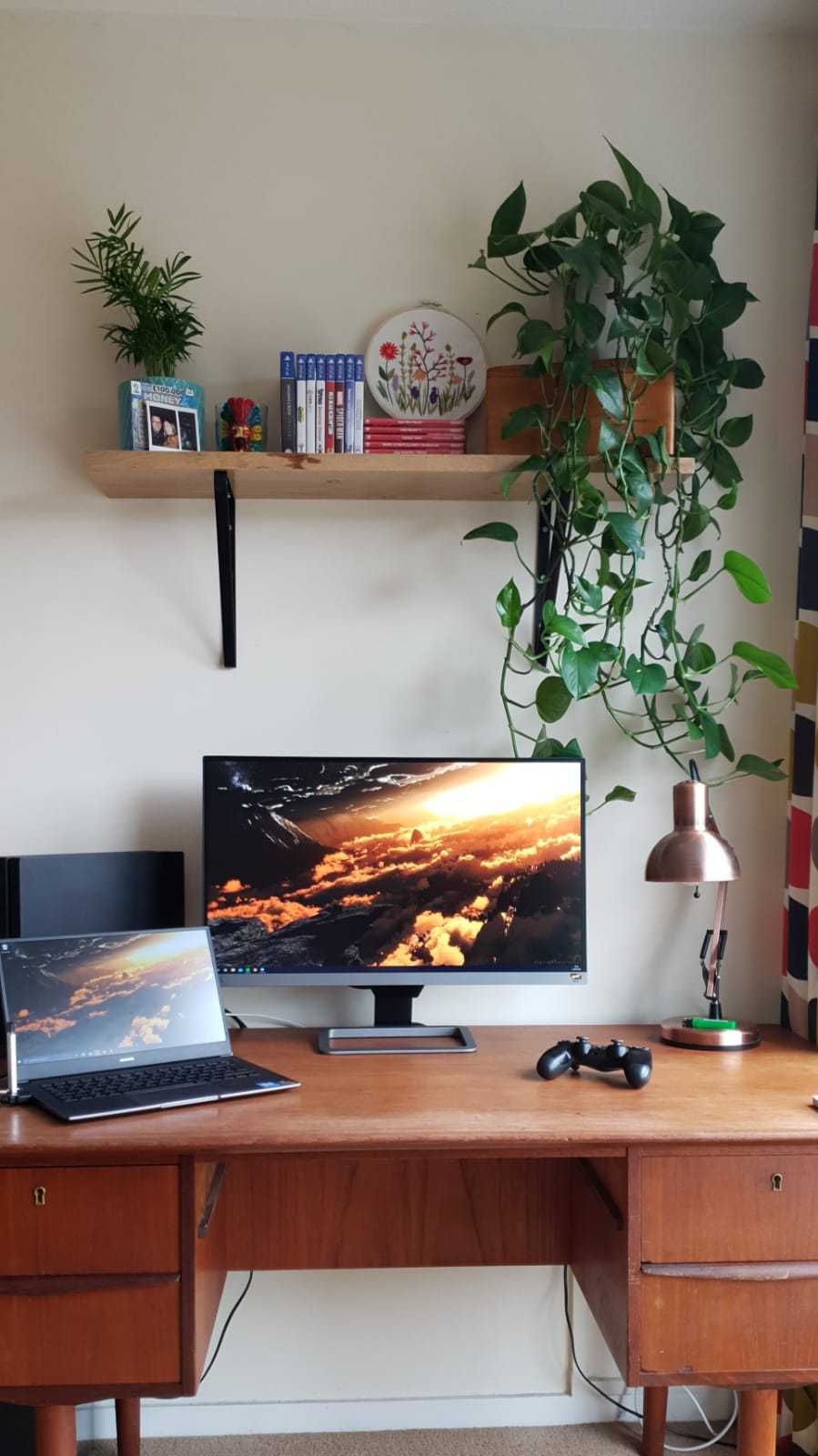 My Desk Setup! | Scrolller