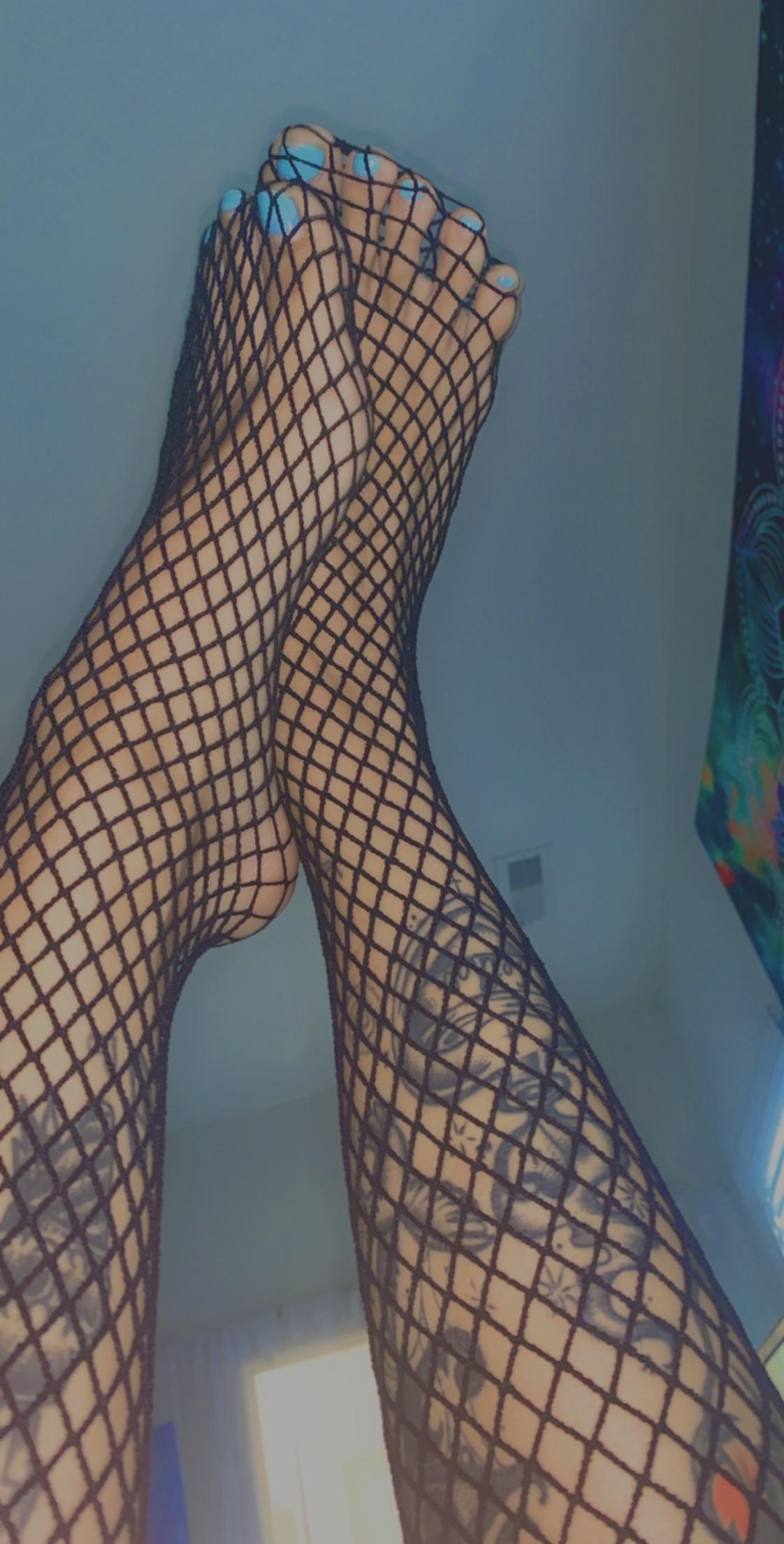 My feet look so good wrapped around my dildo 🥵🥵🥵 message me for the video 😈 | Scrolller